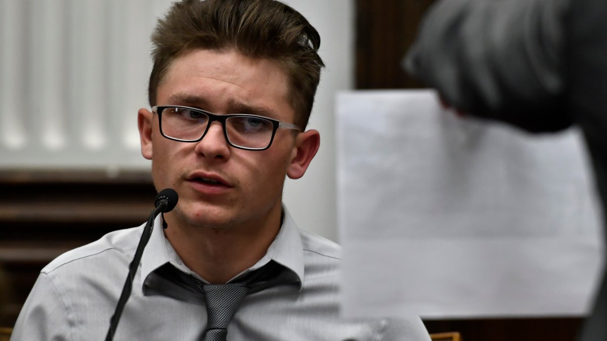 Witness: Rittenhouse Said People ‘Were Trying to Hurt Him’ – NBC Chicago