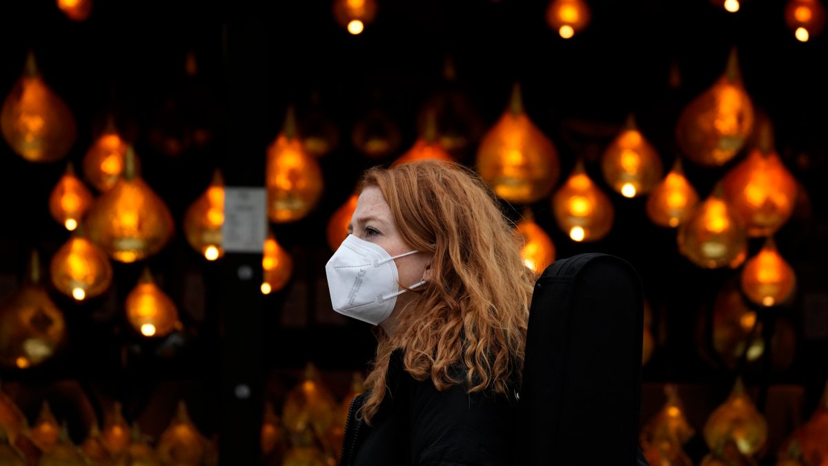 How to Properly Wear a Face Mask: Here’s What Health Experts Recommend ...