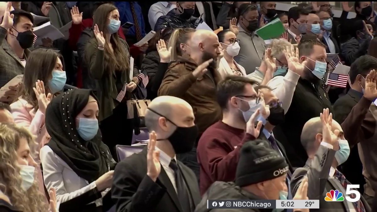 Hundreds of Ukrainian Immigrants Become US Citizens in Chicago – NBC ...