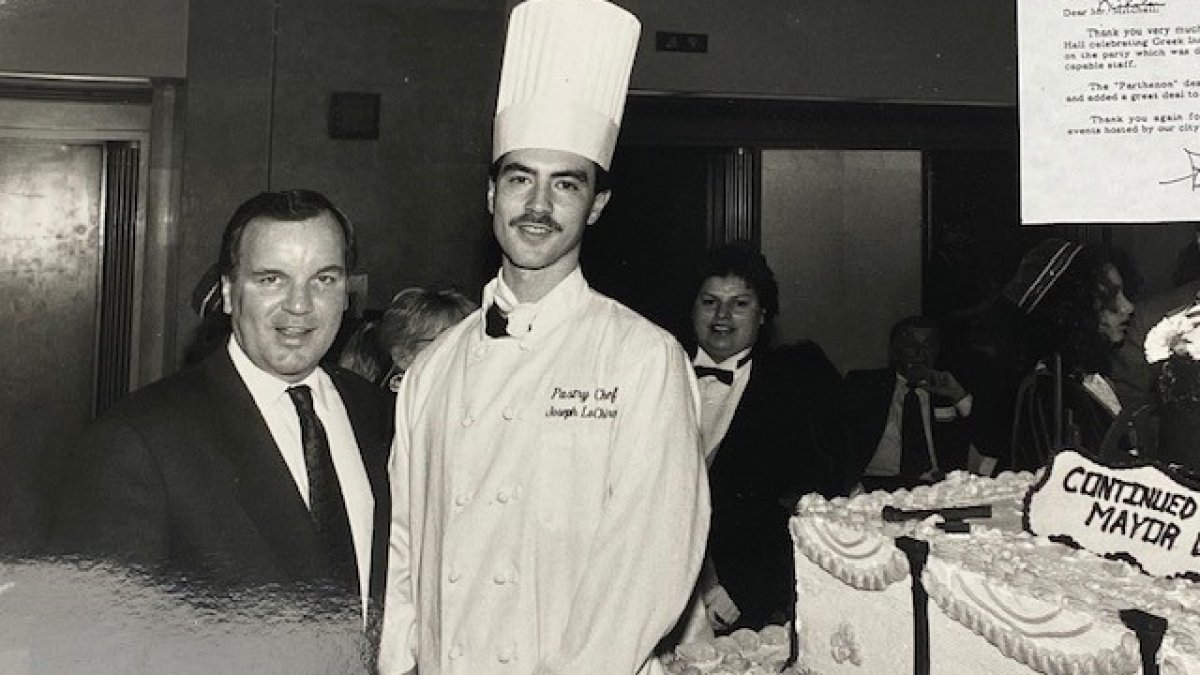 97-Year-Old Bakery Says Goodbye To Chicagoans, Blames Pandemic ...