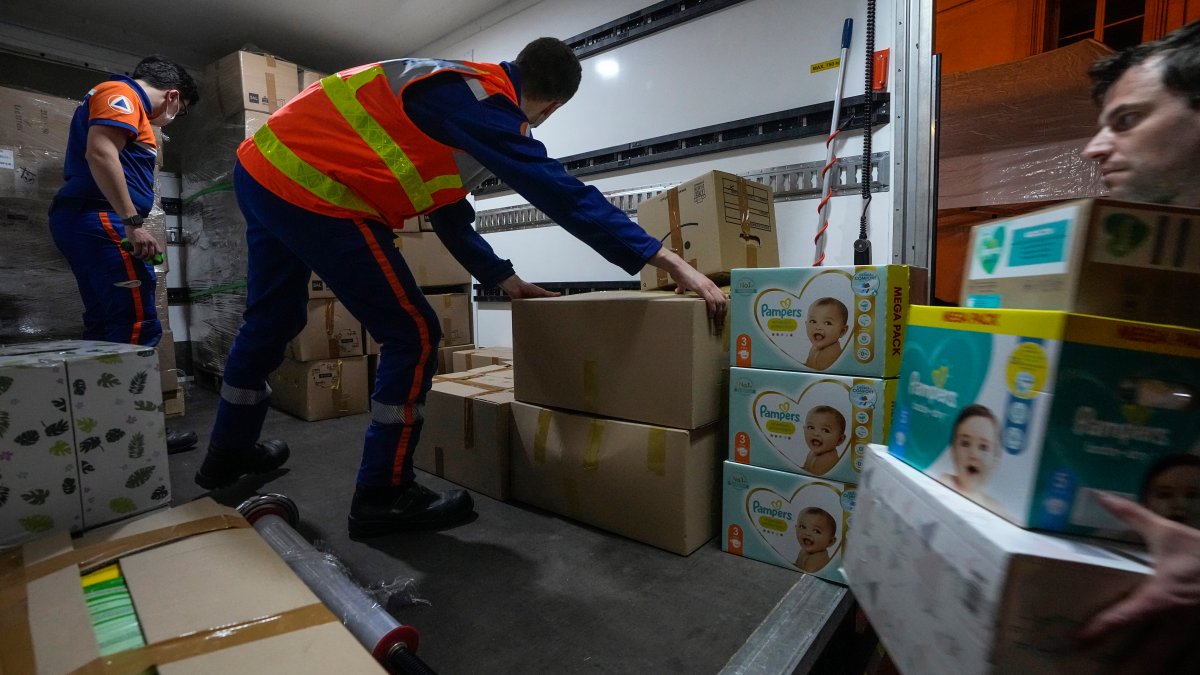 Charities Struggle to Deliver Humanitarian Aid Into Ukraine – NBC Chicago