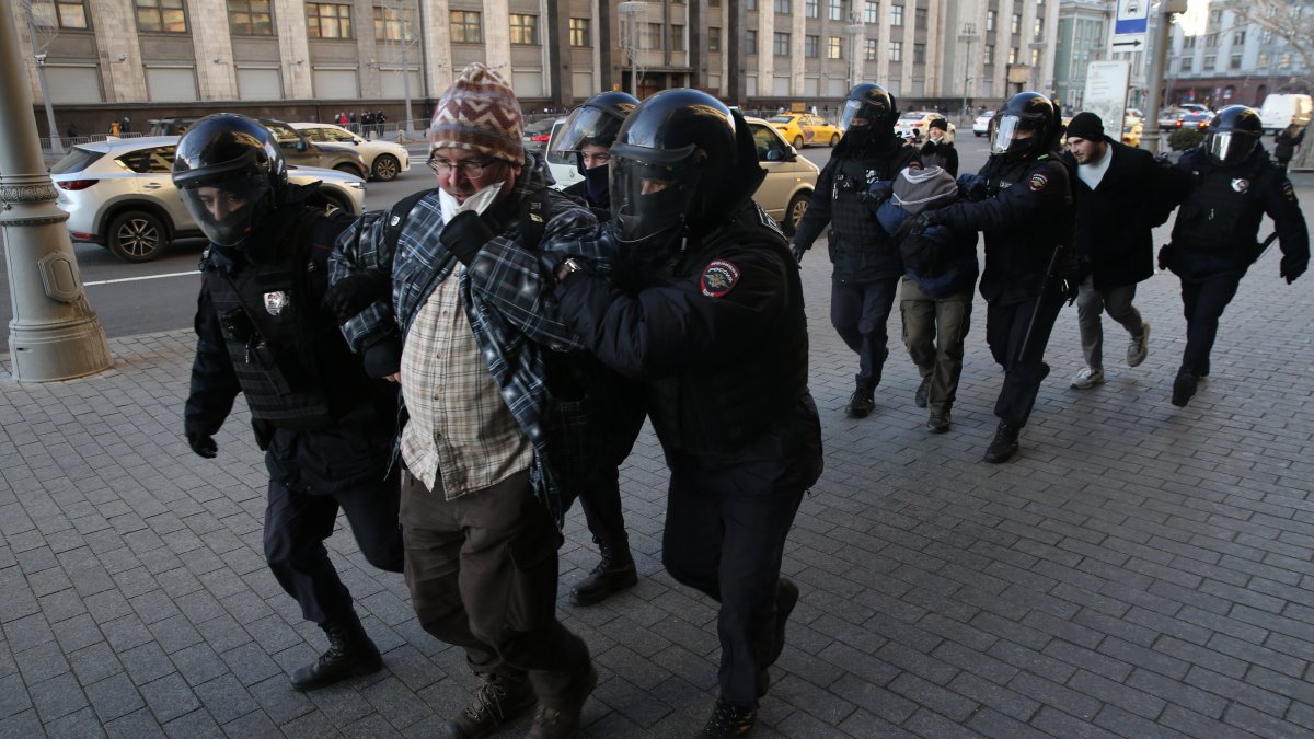 Russia Cracks Down on Dissent Around Ukraine, Both in Media and ...