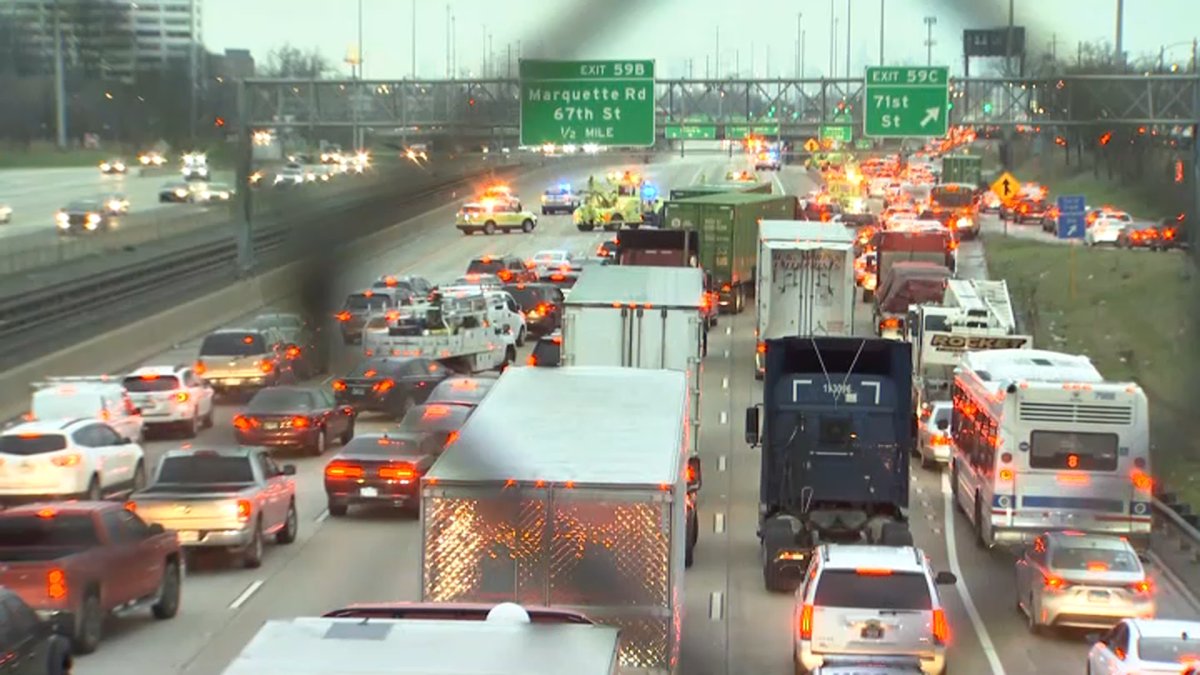 Police Investigate Shooting on Dan Ryan Expressway During Morning Rush ...