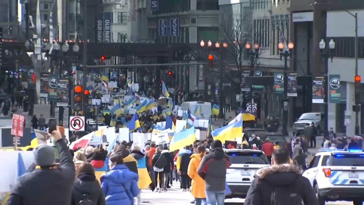 Protesters at Massive Chicago Rally Demand No-Fly Zone Over Ukraine ...