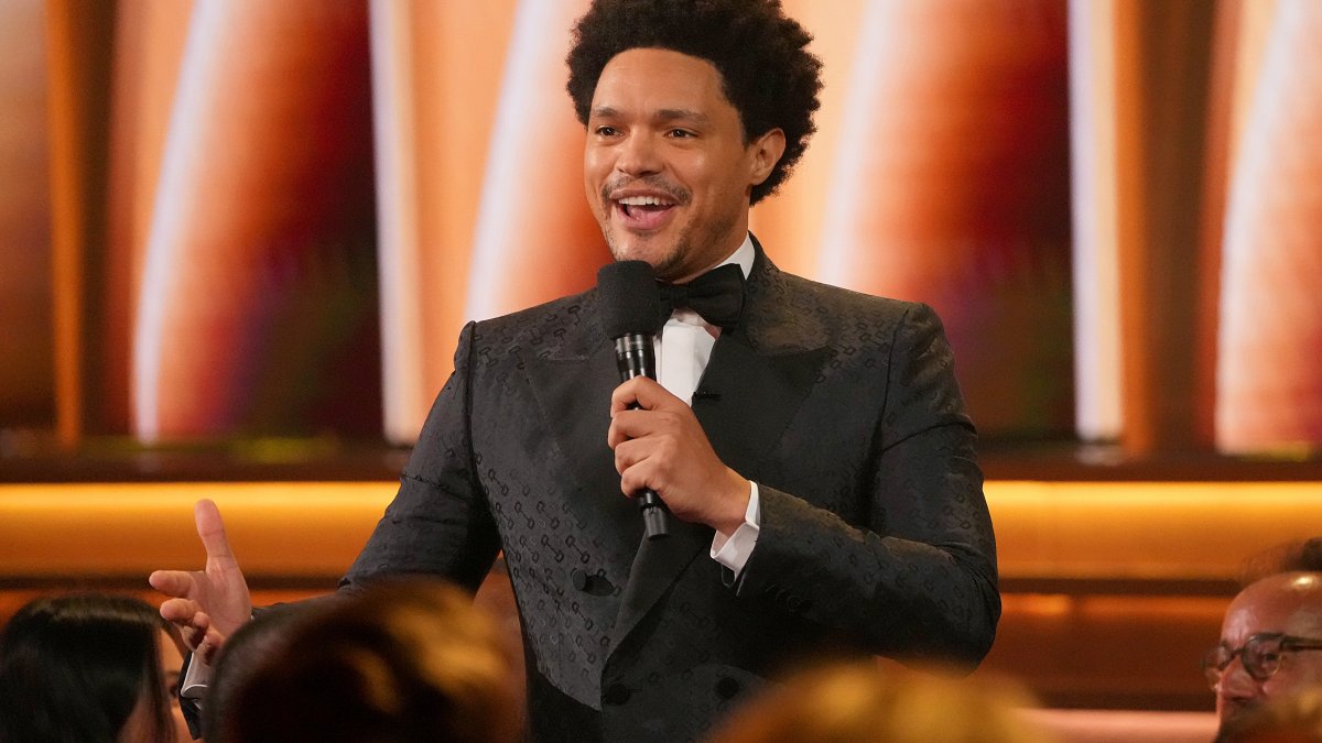 Trevor Noah Is Heading to Chicago for ‘Off the Record’ Stand-Up Tour ...