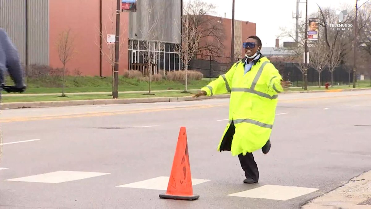 Dancing Crossing Guard Spreads Joy Outside Edward Beasley Academic ...