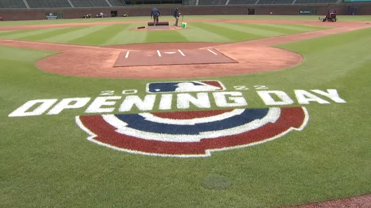 Thousands Return to Wrigley Field, Brave the Cold for Opening Day – NBC ...