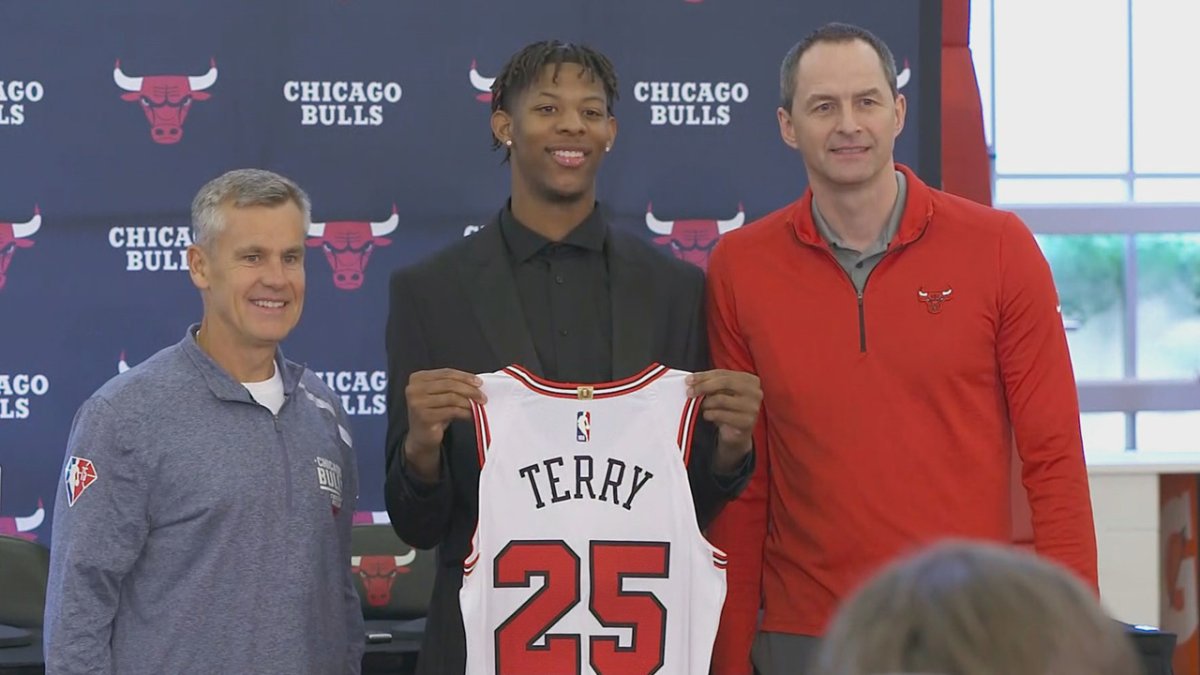 Watch: Dalen Terry Playfully Shows No Mercy on Bulls’ Youth Campers ...