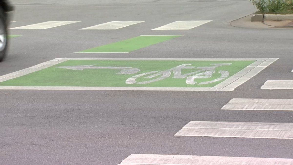 Chicago to Add Concrete Barriers to All Protected Bike Lanes by 2023 ...