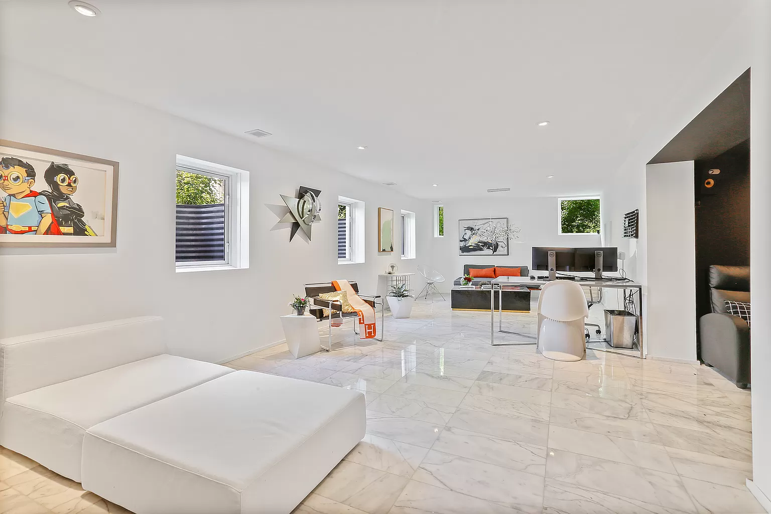 Photos: This Skinny House for Sale in Suburban Chicago Looks Like It ...