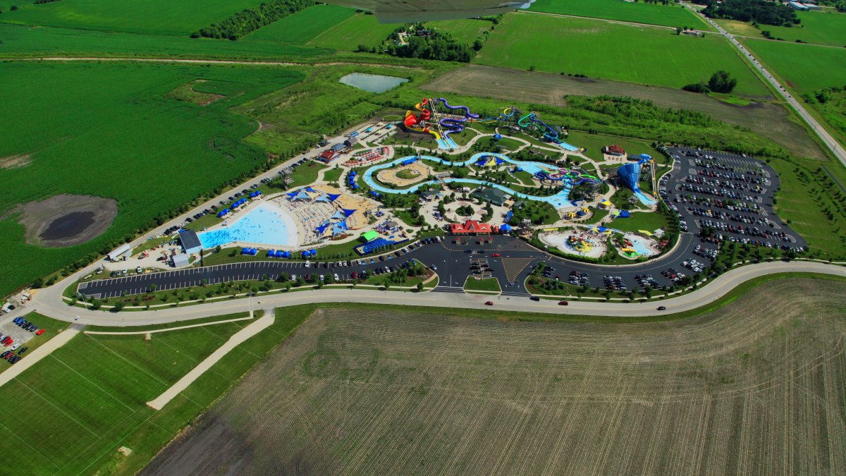 Illinois’ Largest Water Park Opens Saturday. Here’s Where it is and ...