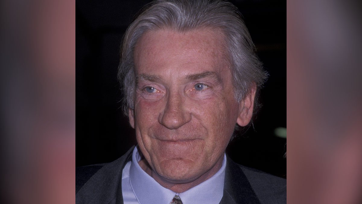 ‘Titanic’ and ‘The Omen’ Actor David Warner Dies at 80 – NBC Chicago