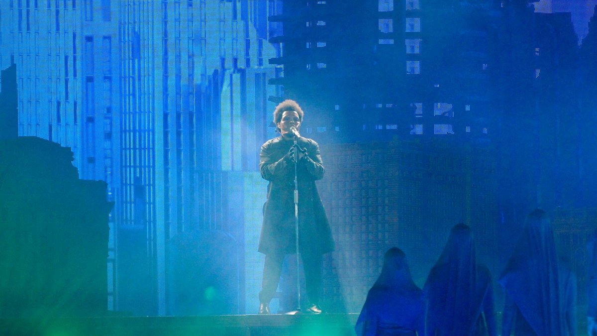 Photos: The Weeknd Performs at Soldier Field – NBC Chicago