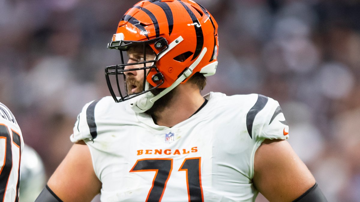 Bears Create Cap-Friendly Contract for Riley Reiff – NBC Chicago