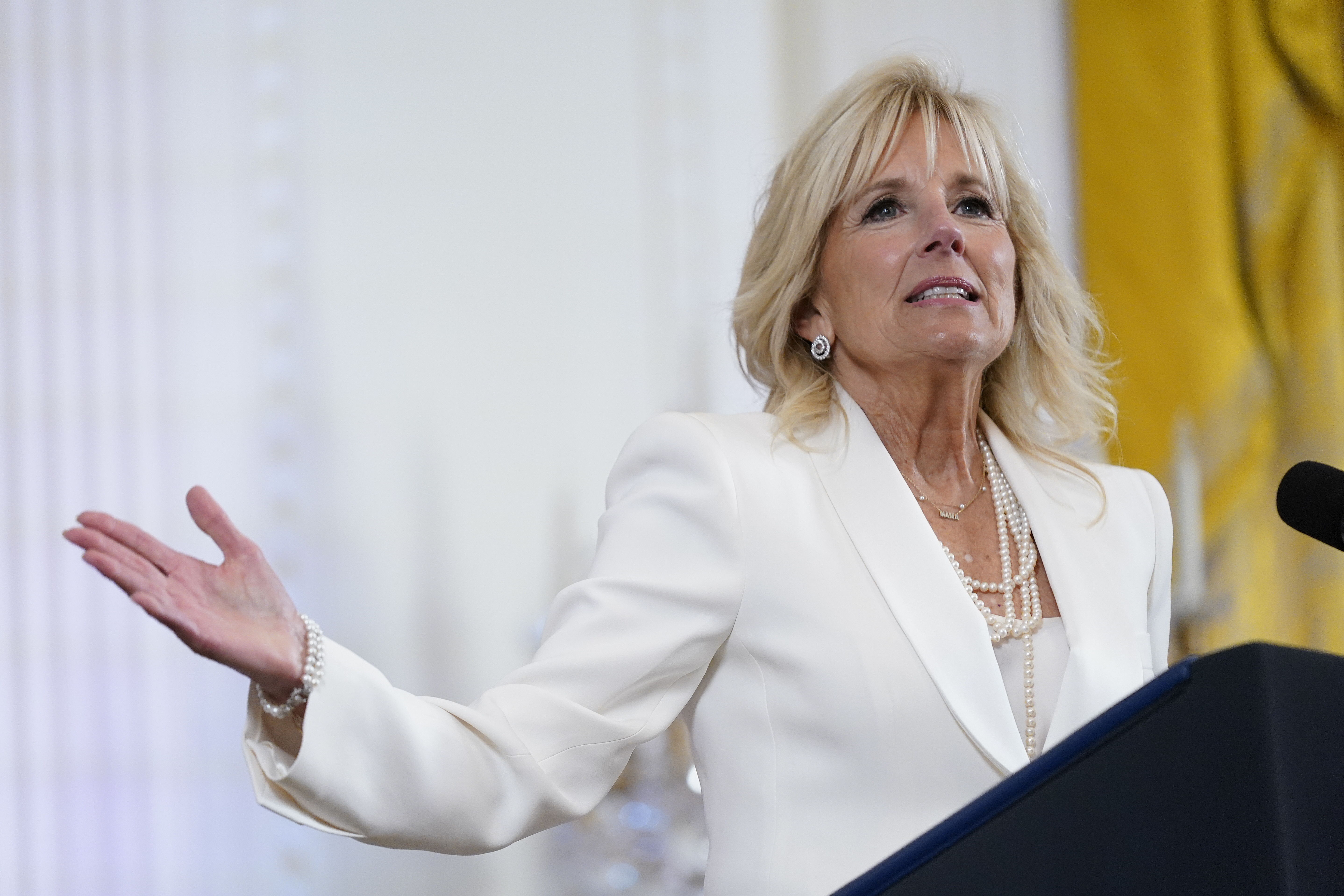 Jill Biden tests positive for COVID-19, White House says – NBC Chicago
