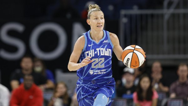 Courtney Vandersloot signs deal to return to Chicago Sky – NBC Chicago