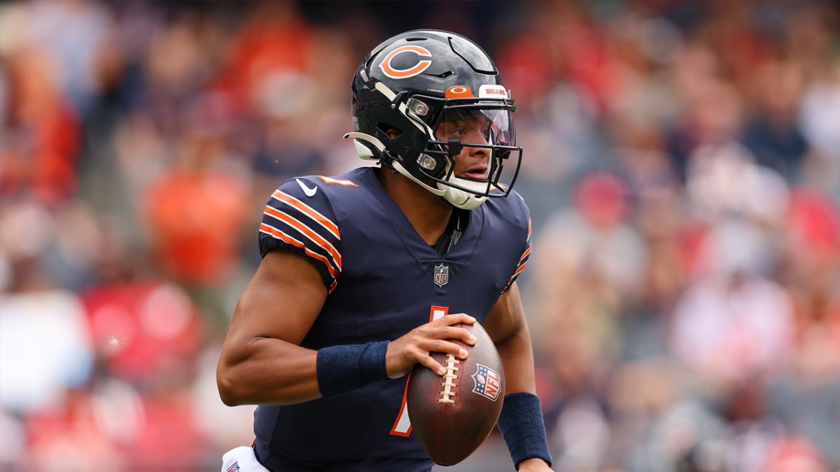 How Bears Are Helping Justin Fields Improve Pocket Presence – NBC Chicago