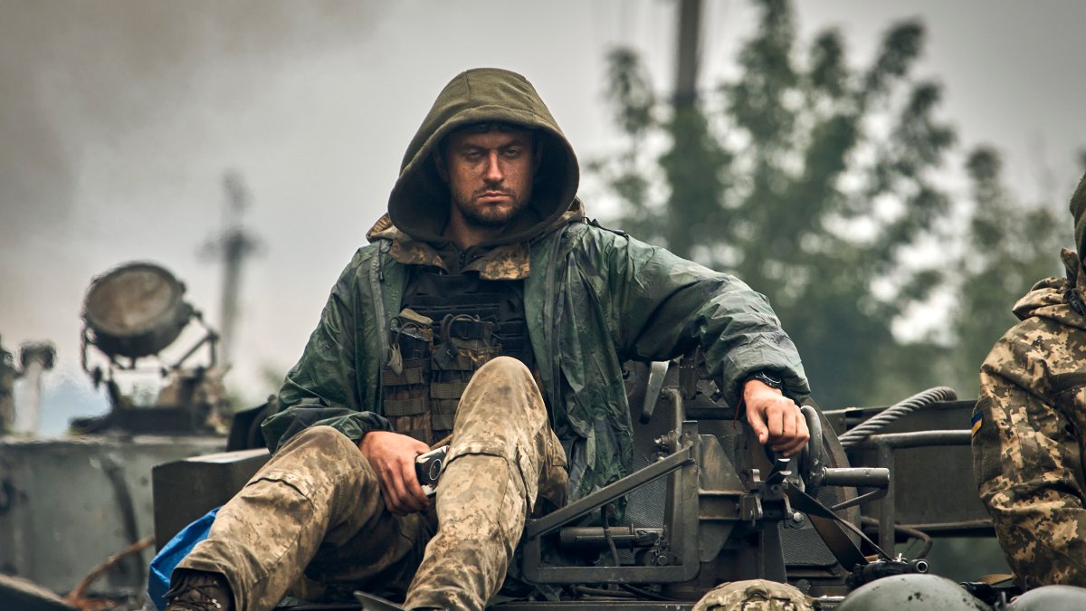 Ukrainian Troops Keep Up Pressure on Fleeing Russian Forces – NBC Chicago