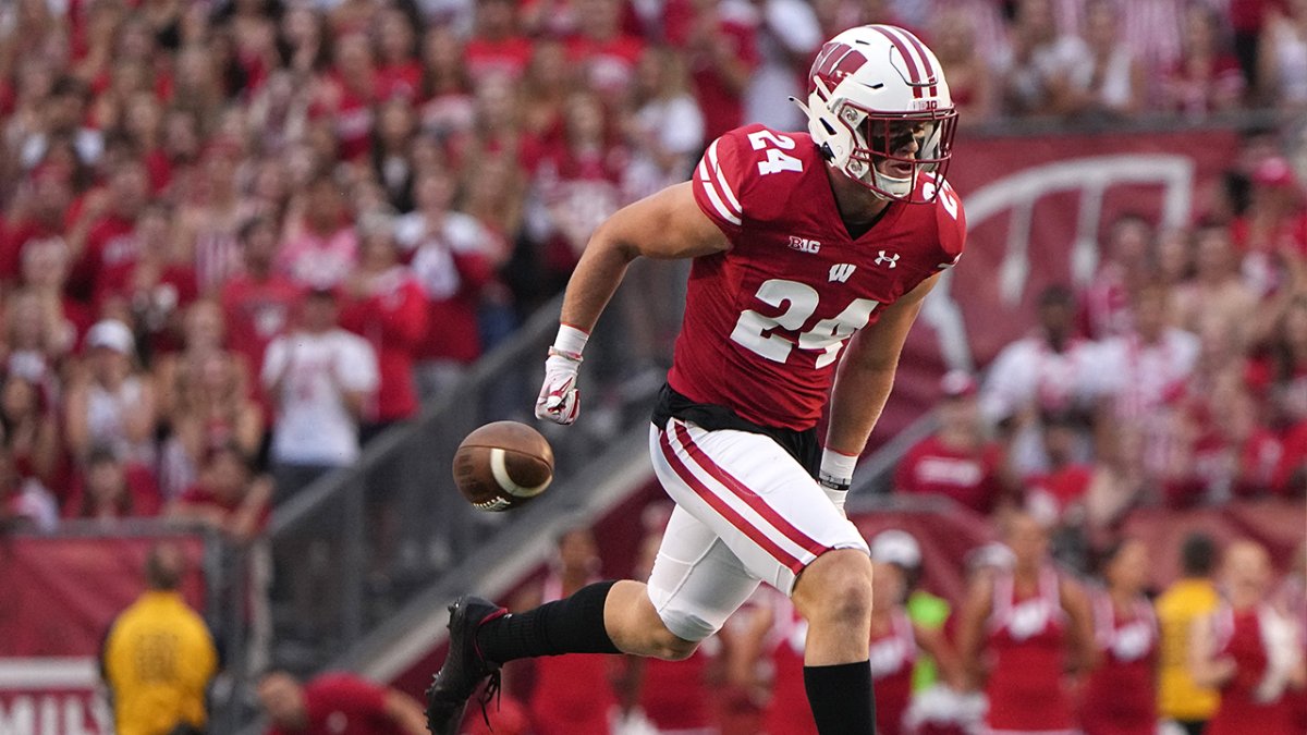 Wisconsin Safety Hunter Wohler Sidelined With Leg Injury – NBC Chicago
