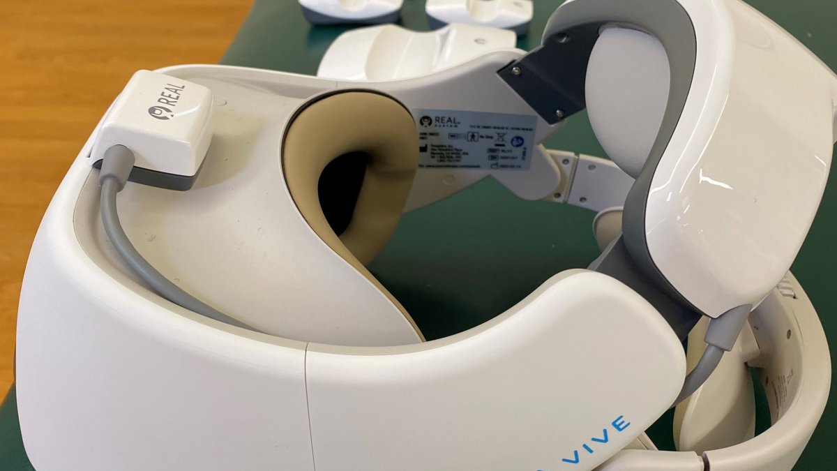 Suburban Hospital Uses 3D VR Headset Technology to Help Stroke Patients ...