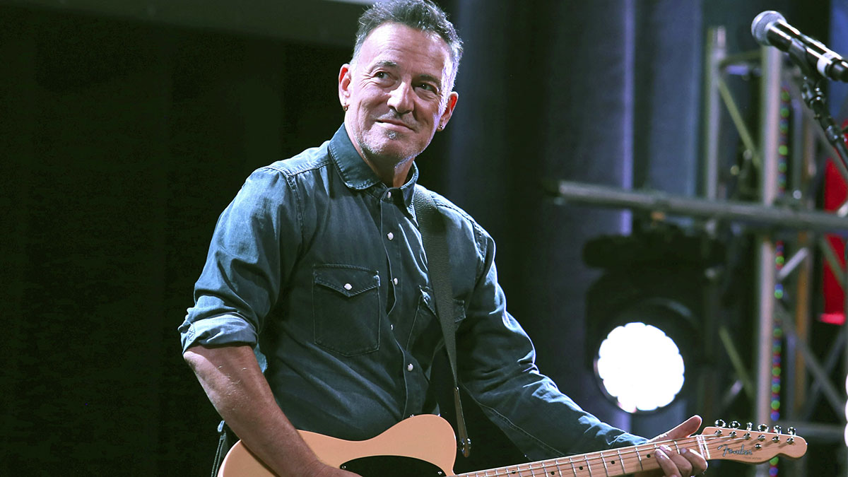 Bruce Springsteen Adds 2nd Chicago Wrigley Field Show Due To ...