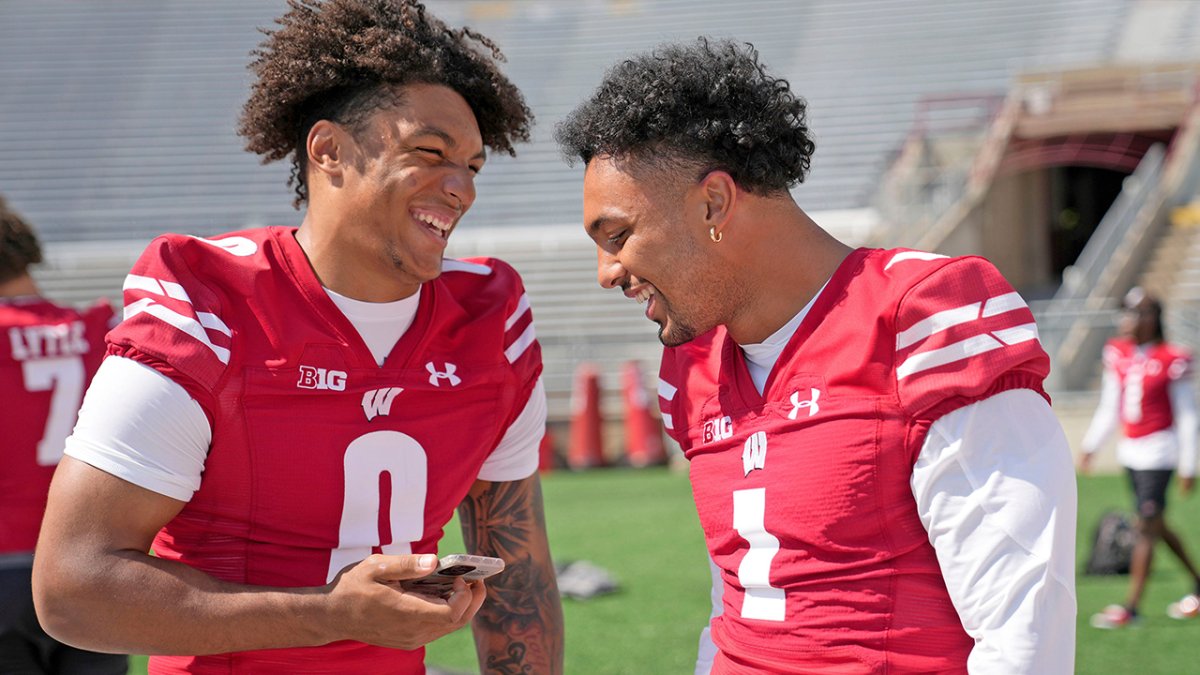 Badgers Running Backs Have Big Goals as They Honor Their Former Coach ...