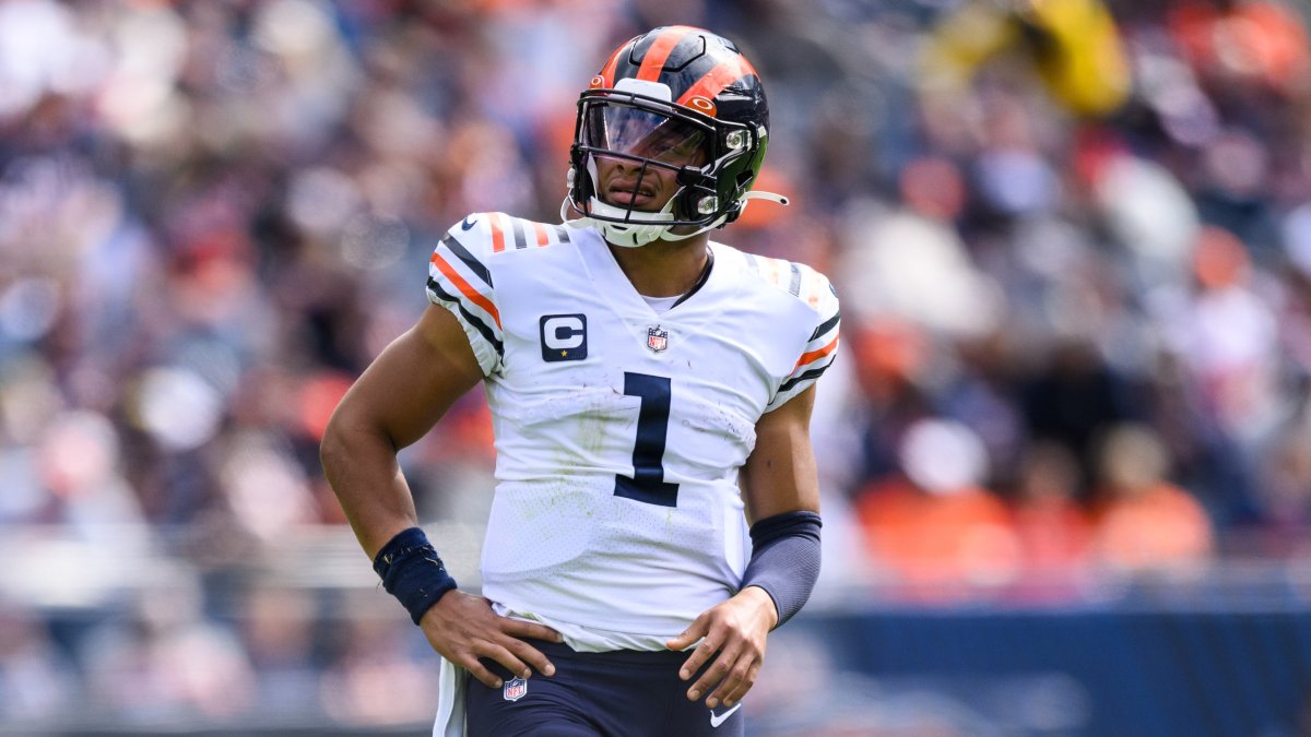 Bears’ Justin Fields Shares Brutal Critique of His Bad Game Vs. Texans ...