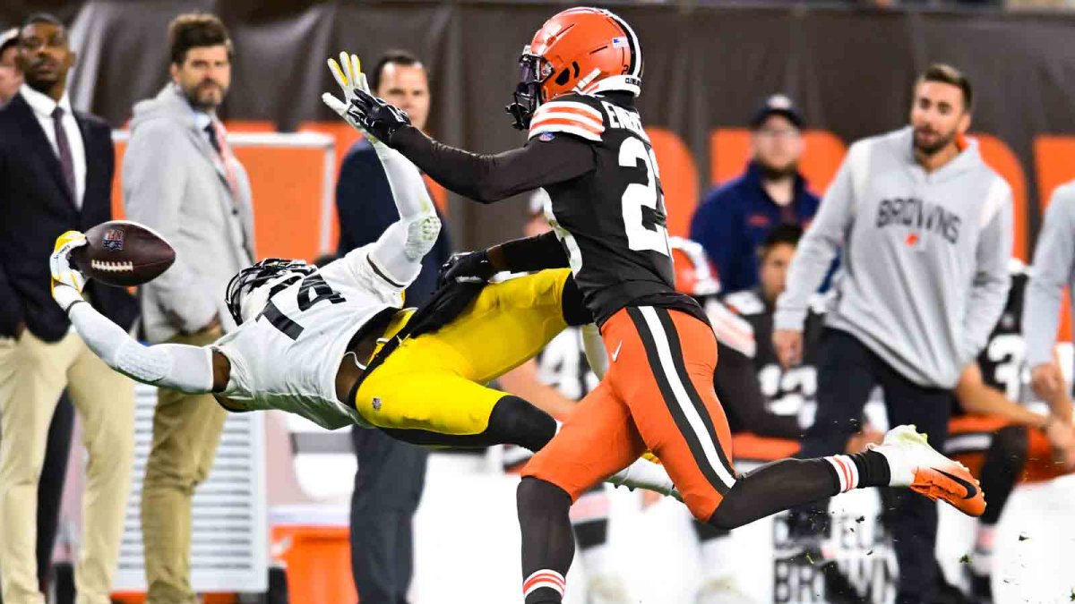 WATCH: Steelers’ George Pickens Makes Incredible One-Handed Catch – NBC ...