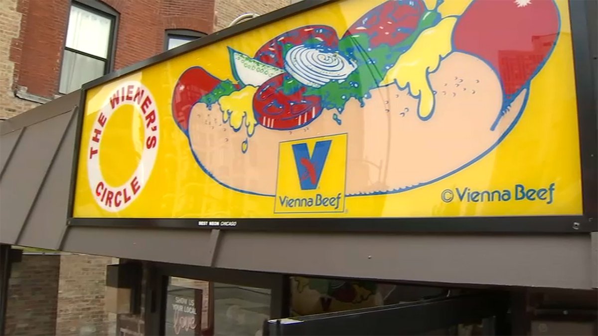 The Wiener’s Circle Offers Free Hot Dogs to Bears Fans If They Make the ...