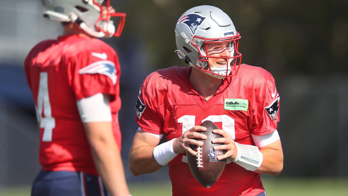 Mac Jones Shows Off Improved Mobility at Patriots Practice Entering ...
