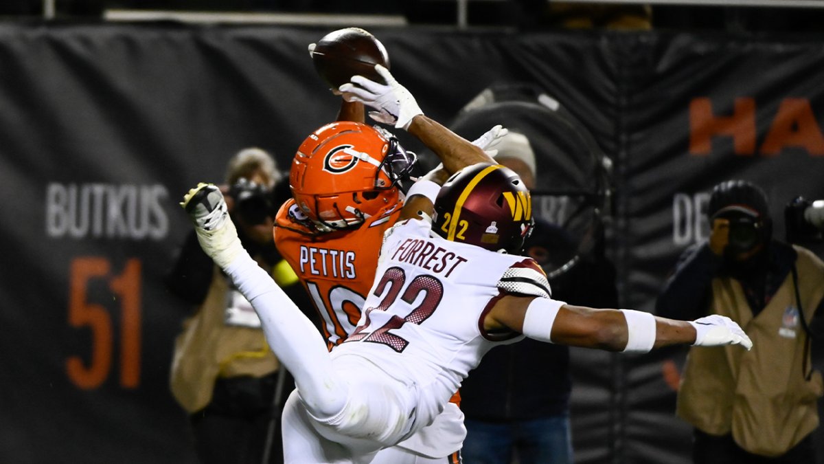 Bears’ Justin Fields Claims Pass Interference on Throw to Pettis – NBC ...