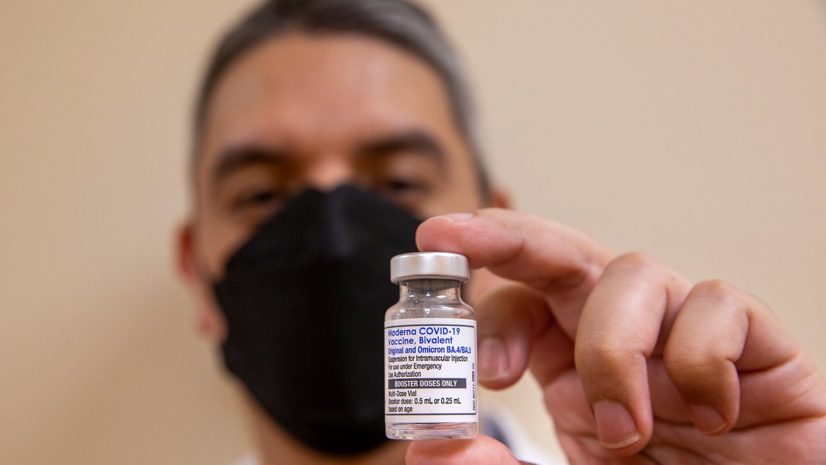 Illinois Coronavirus Updates: New COVID Booster Shot Timing, Contagious ...