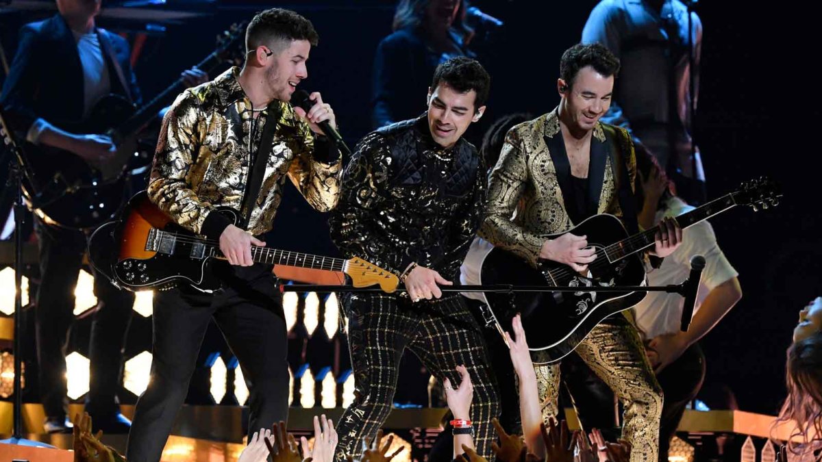 Jonas Brothers to perform Cowboys’ Thanksgiving Halftime Show – NBC Chicago