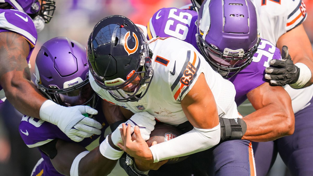 The QB School Dismantles the Bears’ Offensive Line on One Play – NBC ...