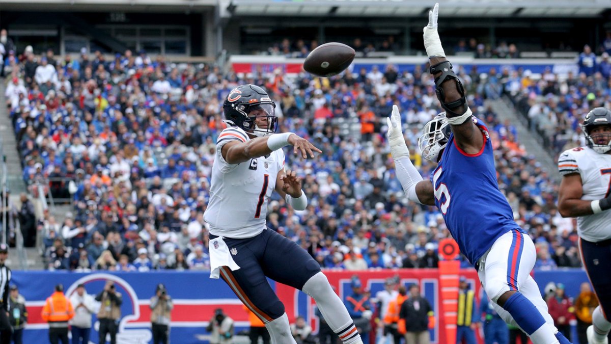 Justin Fields Shouldn’t Shoulder Blame for Bears’ Horrific Offense – NBC Chicago