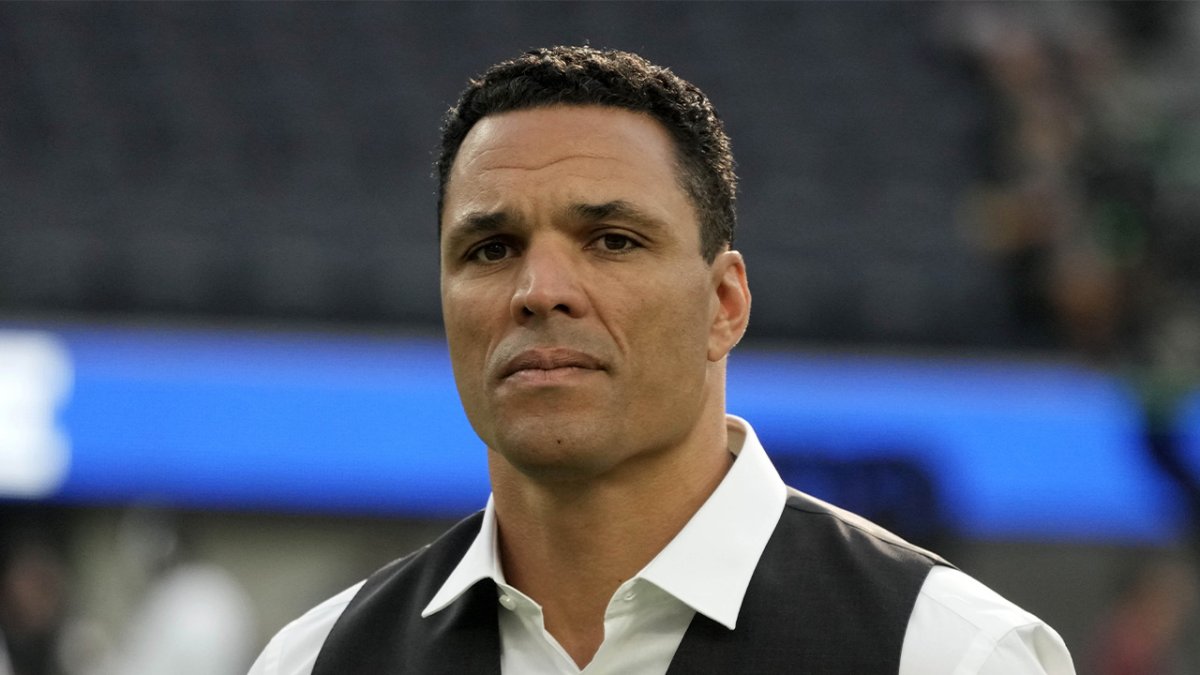Tony Gonzalez Calls Bears ‘Freshman Team’ at Halftime of TNF – NBC Chicago