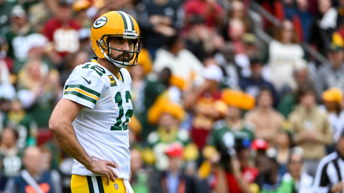 ‘What the F*** Are We Doing?’: Aaron Rodgers Frustrated Vs. Commanders ...