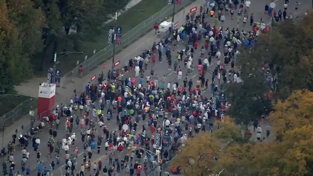 Over 40,000 Runners Step Off in 44th Annual Bank of America Chicago ...