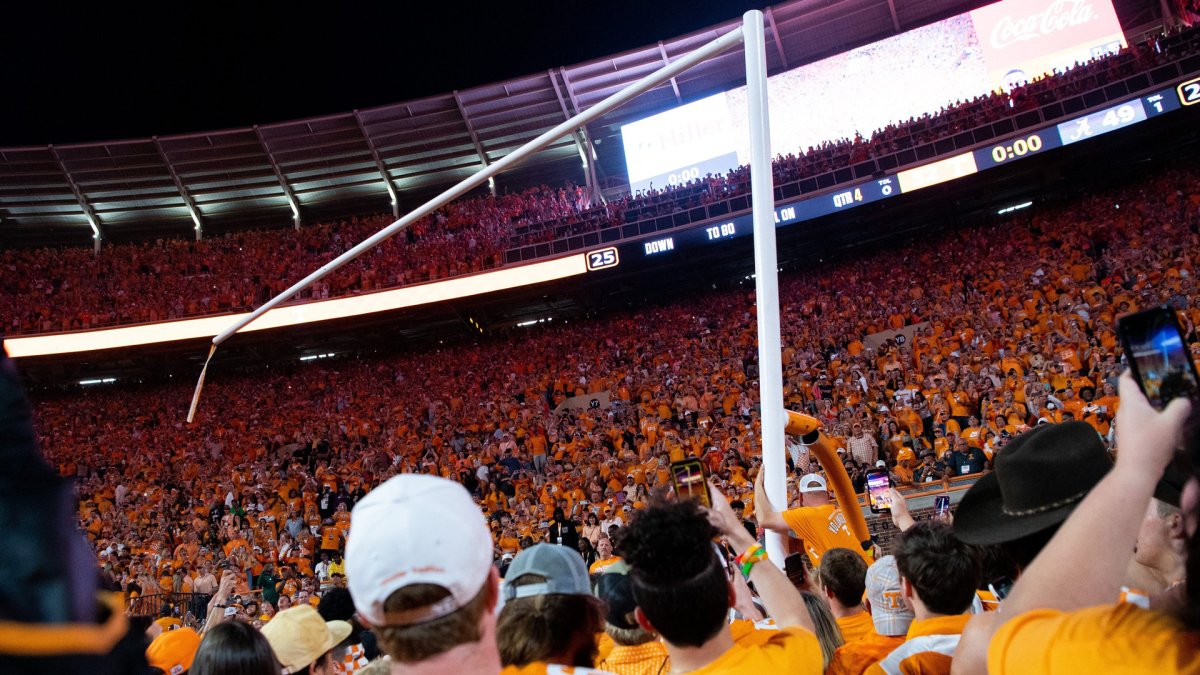 Watch: Tennessee Fans Take Goalpost After Alabama Win, Throw It Into ...