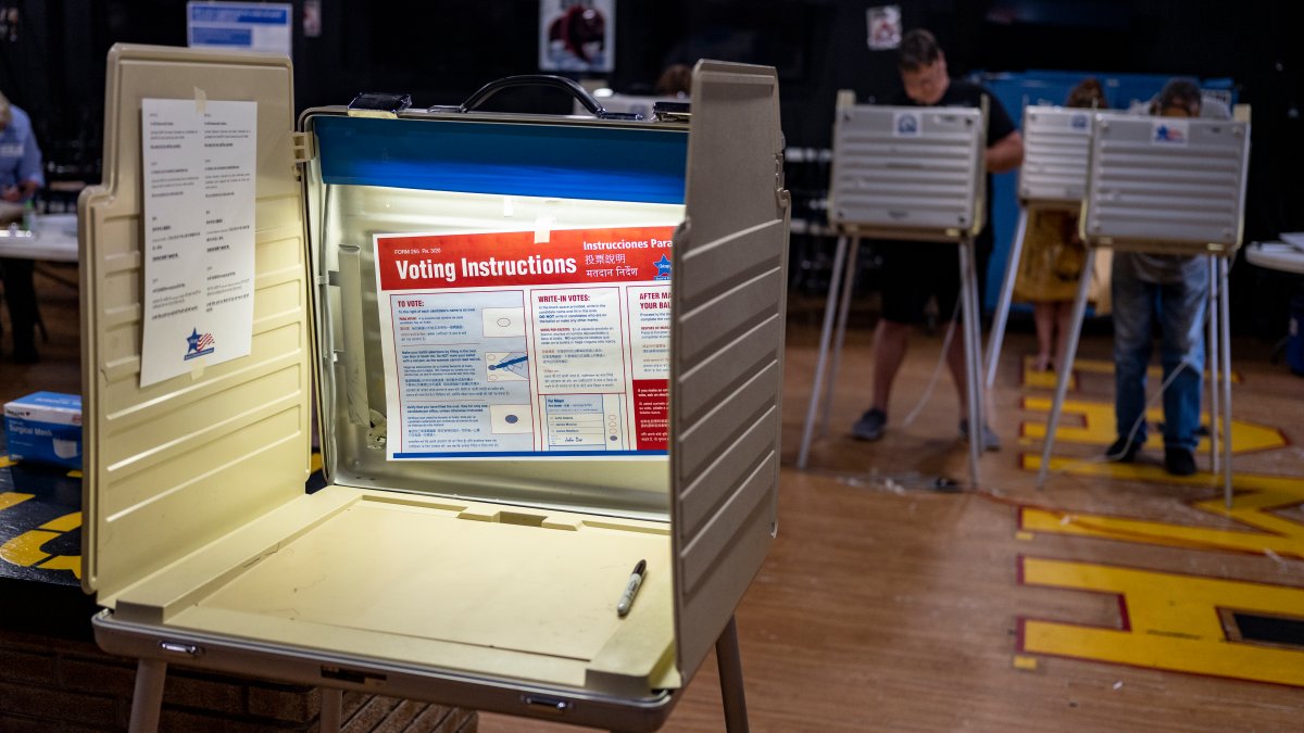 Illinois’ Secretary of State Election a Battle to Replace Jesse White ...