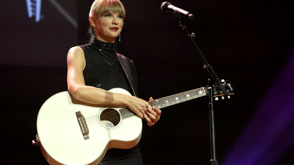 Taylor Swift’s Newly Announced Tour Includes Concert Dates in Chicago ...