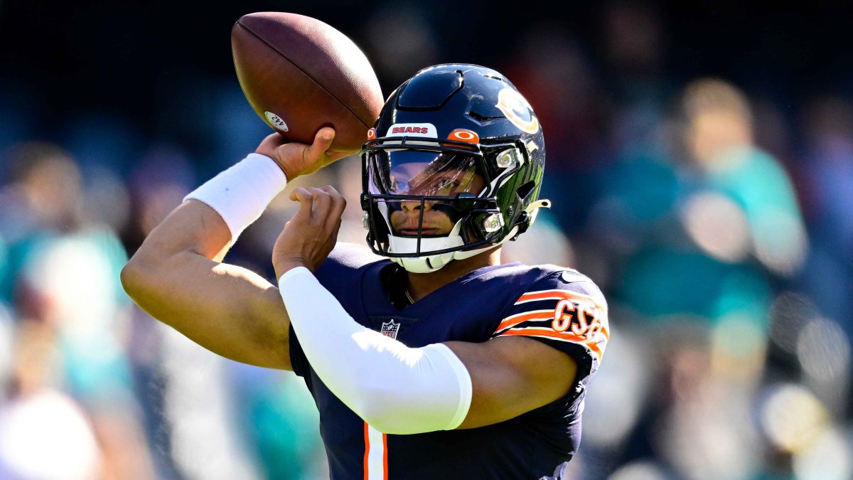 Twitter Shows Love to Justin Fields During Big Day Vs. Dolphins – NBC ...