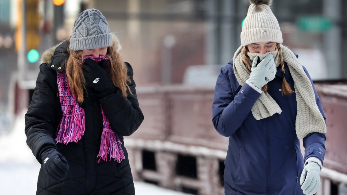 Signs of Frostbite to Watch for Amid Dangerous Cold in Chicago Area ...