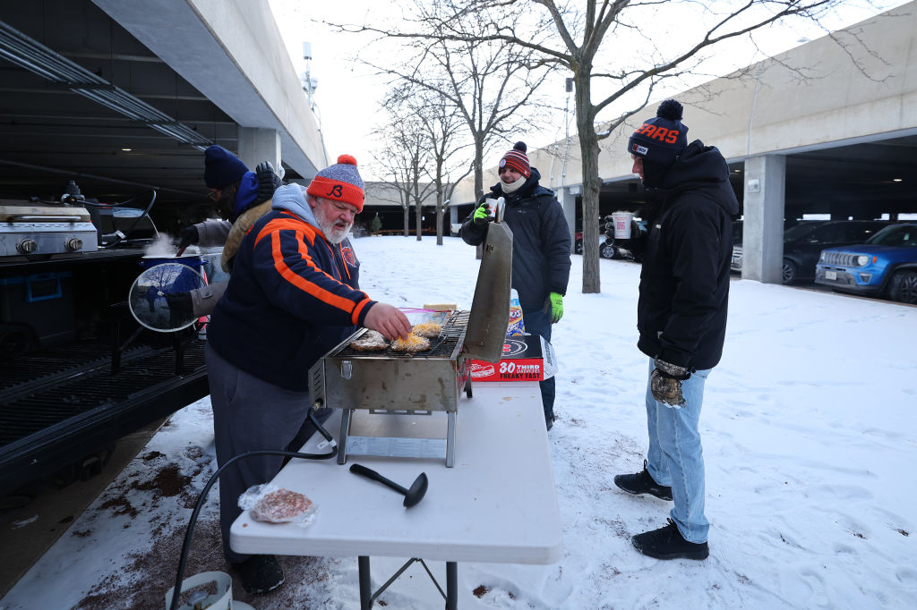 Photos: Chicago Bears Fans Brave Frigid Temperatures at Soldier Field ...
