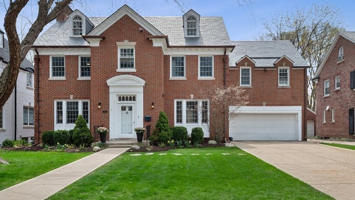 Recognize This Movie-Famous Suburban Chicago Home? It Just Sold For $1 ...