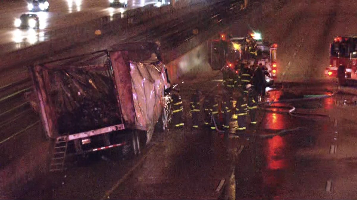 Outbound Dan Ryan Expressway In Chatham Closed Cta Red Line Halted
