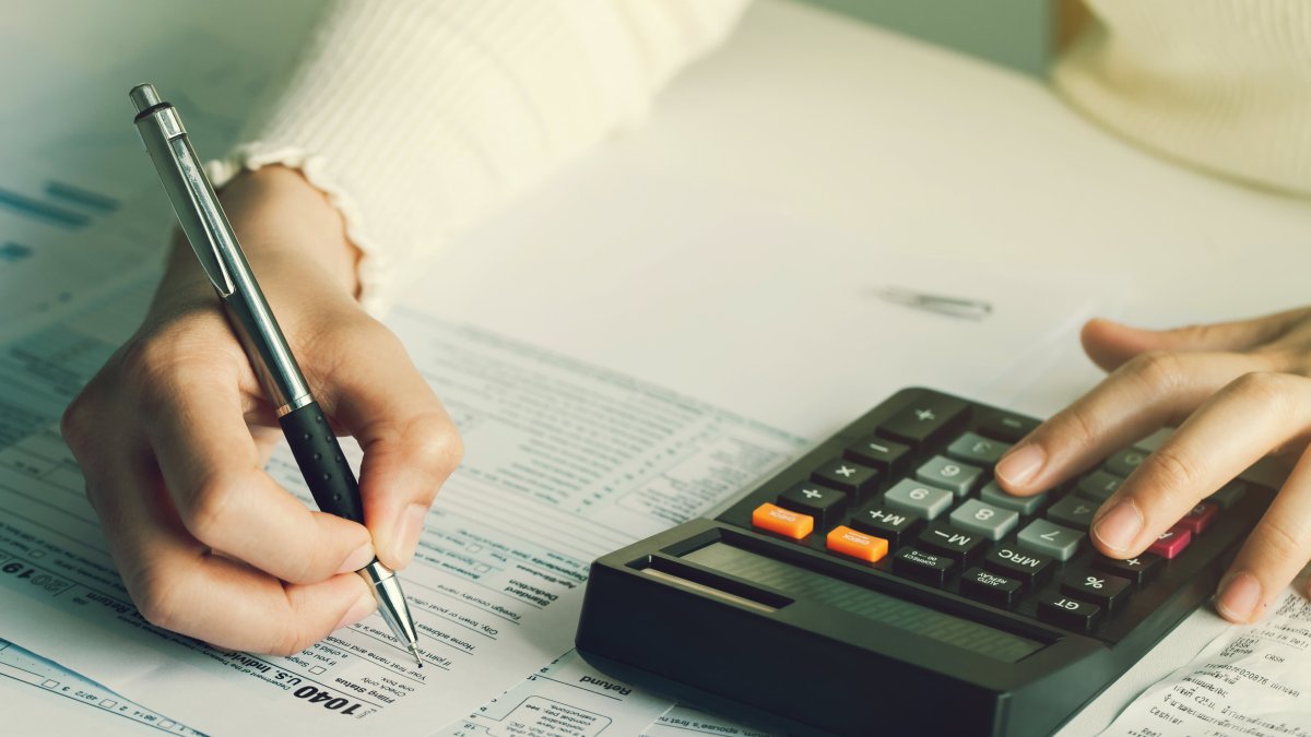 Chicago Tax Experts Explain Why Families Could See A Smaller Refund ...