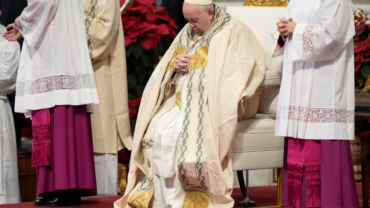 Pope Francis Prays for Benedict on New Year’s Day – NBC Chicago