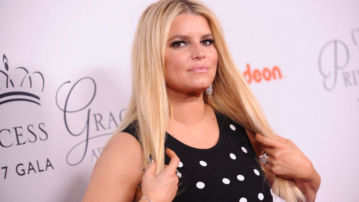See Jessica Simpson Wear Her 8th Grade Cheerleader Jacket – NBC Chicago