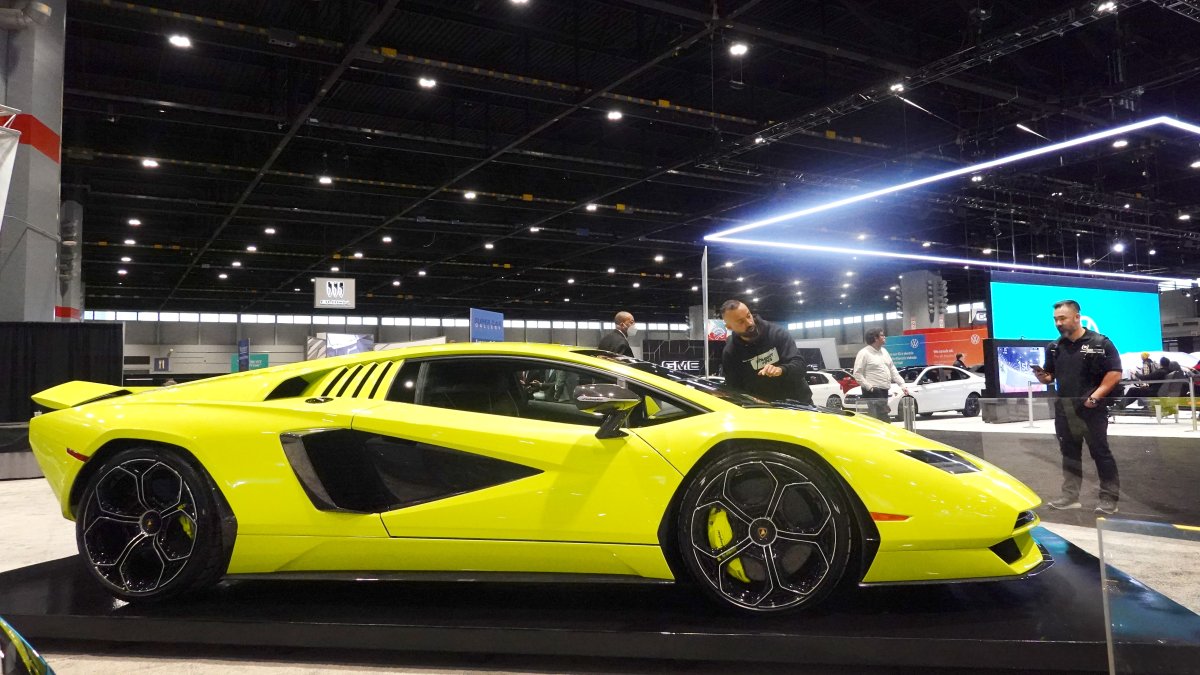 Chicago Auto Show Returns to Full Capacity For First Time Since COVID ...
